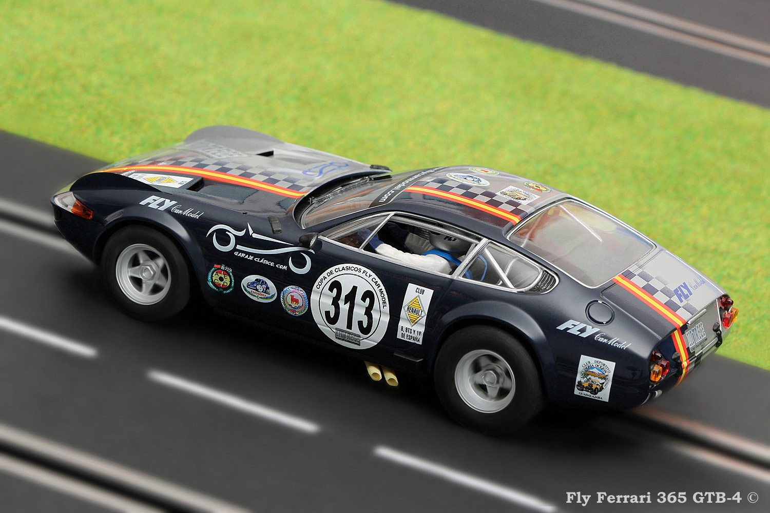 Slotcars 1:32 Slotracing Carrera Racecourse / Slot Cars - Fly - Ferrari