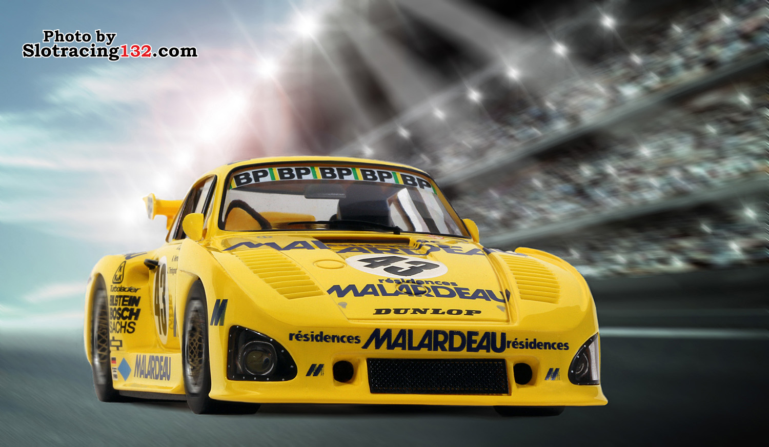 Slotcars 1:32 Slotracing Carrera Racecourse / Slot Cars - Fly